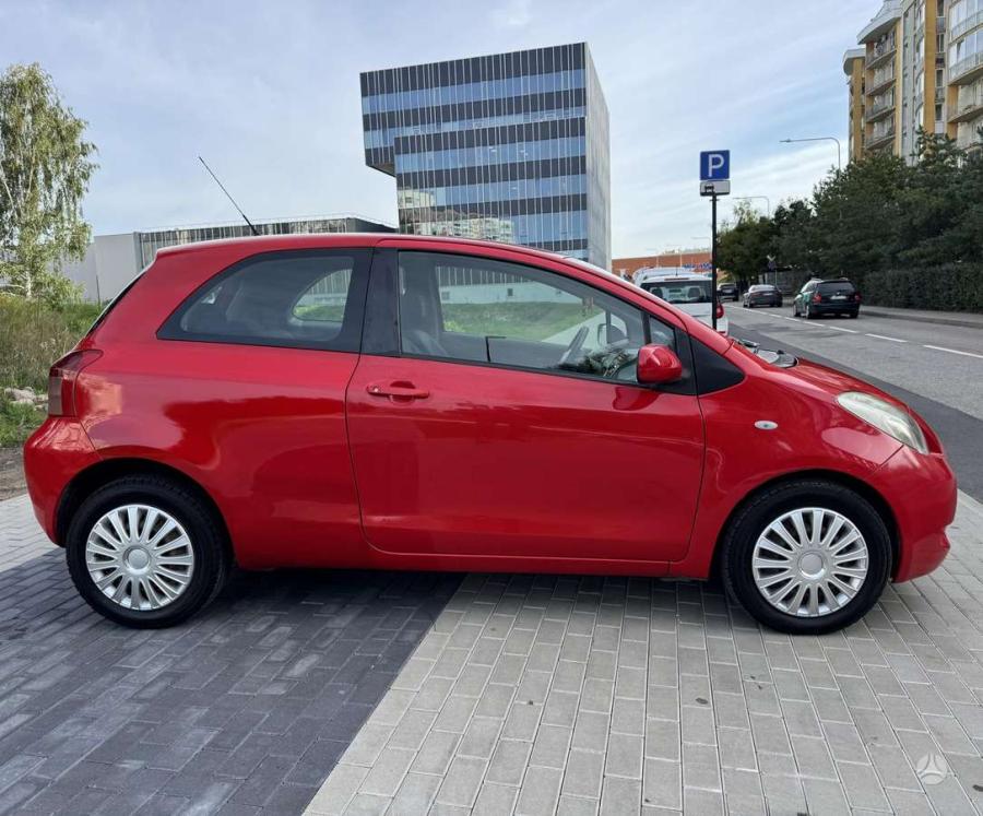 Red Toyota Yaris 2007 in Vilnius, with an engine capacity of 1.50 L and mileage of 199 thousand km for 2650 €, photo 8 on AUTOMOTO.COM.LV