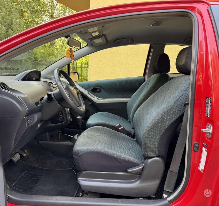 Red Toyota Yaris 2007 in Vilnius, with an engine capacity of 1.50 L and mileage of 199 thousand km for 2650 €, photo 13 on AUTOMOTO.COM.LV