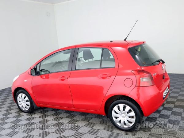 Sarkans Toyota Yaris 2007 Tallina, ar dzinēja tilpumu 1.30 L un nobraukumu 145 tūkst. km par 2299 €, foto 5 vietnē AUTOMOTO.COM.LV