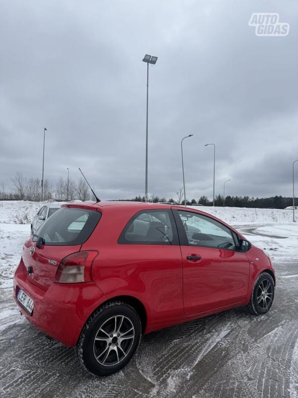 Red Toyota Yaris 2008 in Vilnius, with an engine capacity of 1.40 L and mileage of 303 thousand km for 2100 €, photo 3 on AUTOMOTO.COM.LV