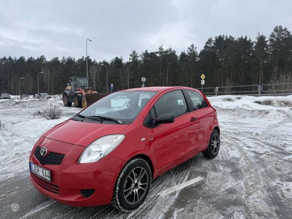 Red Toyota Yaris 2008 in Vilnius, with an engine capacity of 1.36 L and mileage of 303 thousand km for 2200 €, photo 1 on AUTOMOTO.COM.LV