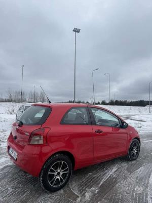 Sarkans Toyota Yaris 2008 Viļņa, ar dzinēja tilpumu 1.36 L un nobraukumu 303 tūkst. km par 2200 €, foto 2 vietnē AUTOMOTO.COM.LV