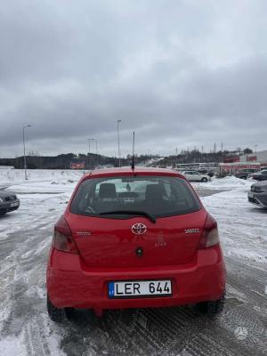 Sarkans Toyota Yaris 2008 Viļņa, ar dzinēja tilpumu 1.36 L un nobraukumu 303 tūkst. km par 2200 €, foto 3 vietnē AUTOMOTO.COM.LV