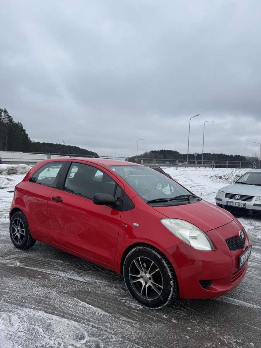 Sarkans Toyota Yaris 2008 Viļņa, ar dzinēja tilpumu 1.36 L un nobraukumu 303 tūkst. km par 2200 €, foto 6 vietnē AUTOMOTO.COM.LV