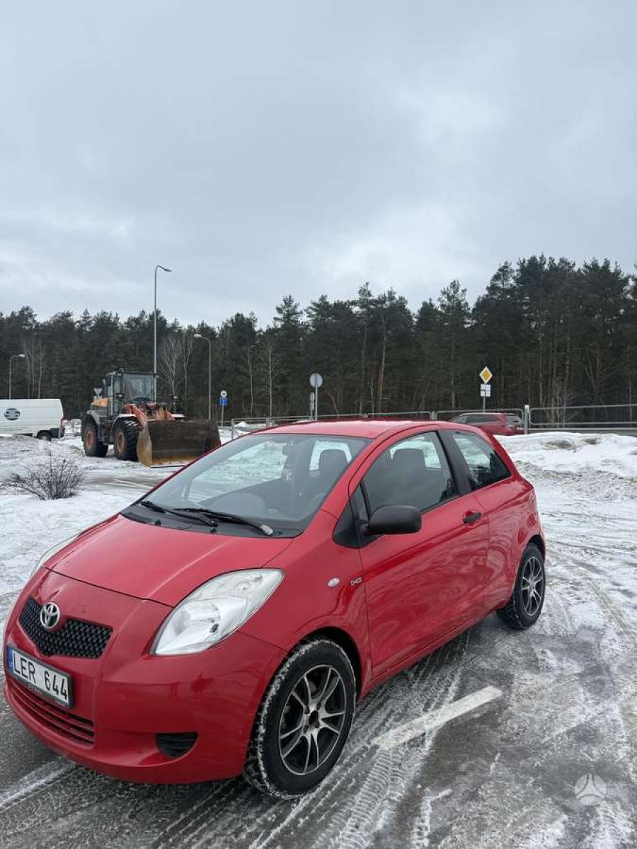 Sarkans Toyota Yaris 2008 Viļņa, ar dzinēja tilpumu 1.36 L un nobraukumu 303 tūkst. km par 2200 €, foto 7 vietnē AUTOMOTO.COM.LV