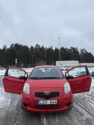 Sarkans Toyota Yaris 2008 Viļņa, ar dzinēja tilpumu 1.36 L un nobraukumu 303 tūkst. km par 2200 €, foto 8 vietnē AUTOMOTO.COM.LV