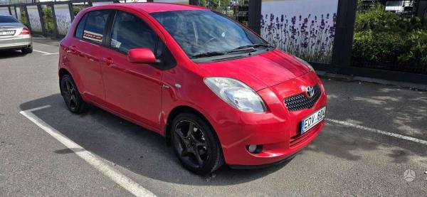 Red Toyota Yaris 2008 in Vilnius, with an engine capacity of 1.36 L and mileage of 143 thousand km for 2350 €, photo 1 on AUTOMOTO.COM.LV