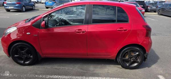 Red Toyota Yaris 2008 in Vilnius, with an engine capacity of 1.36 L and mileage of 143 thousand km for 2350 €, photo 4 on AUTOMOTO.COM.LV