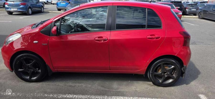 Sarkans Toyota Yaris 2008 Viļņa, ar dzinēja tilpumu 1.36 L un nobraukumu 143 tūkst. km par 2350 €, foto 5 vietnē AUTOMOTO.COM.LV