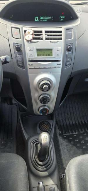 Sarkans Toyota Yaris 2008 Viļņa, ar dzinēja tilpumu 1.36 L un nobraukumu 143 tūkst. km par 2350 €, foto 14 vietnē AUTOMOTO.COM.LV