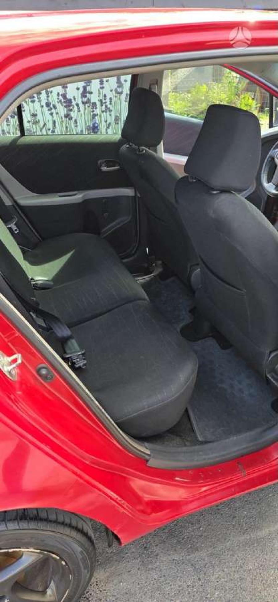 Sarkans Toyota Yaris 2008 Viļņa, ar dzinēja tilpumu 1.36 L un nobraukumu 143 tūkst. km par 2350 €, foto 17 vietnē AUTOMOTO.COM.LV