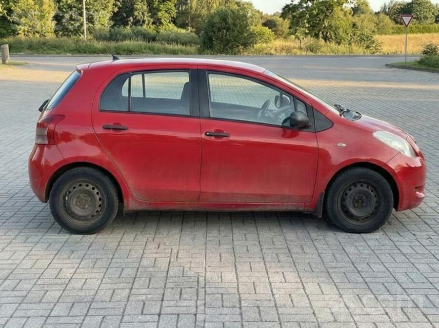 Red Toyota Yaris 2008 in Riga, with an engine capacity of 1.40 L and mileage of 227 thousand km for 1499 €, photo 3 on AUTOMOTO.COM.LV