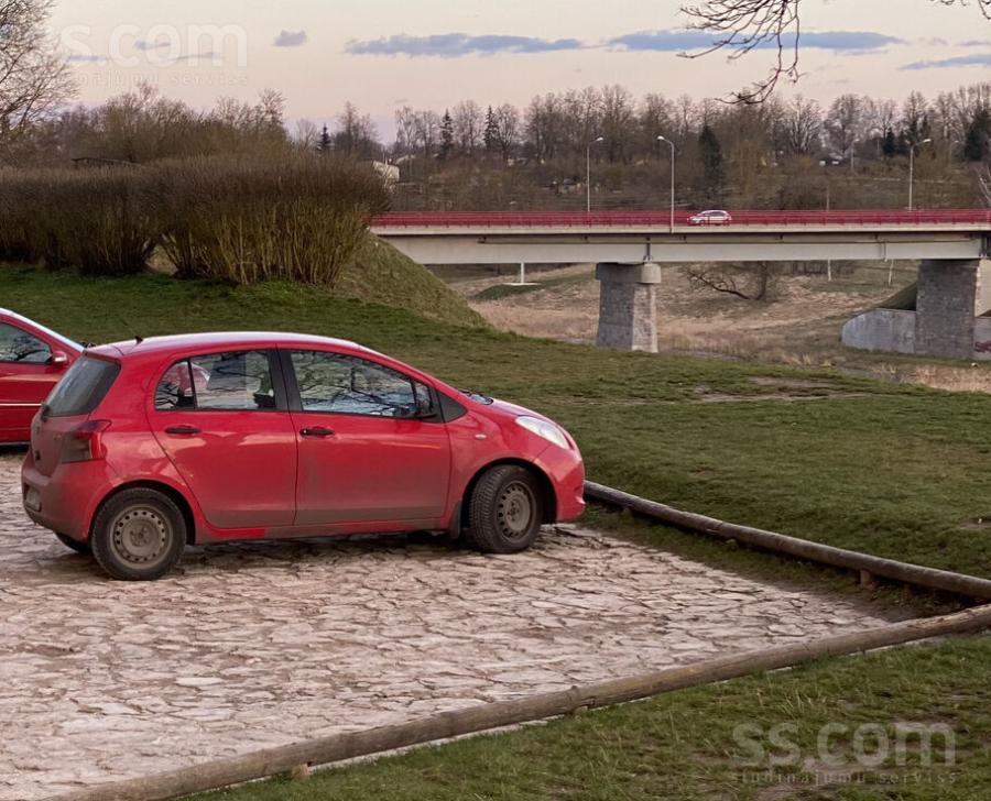 Red Toyota Yaris 2008 in Riga, with an engine capacity of 1.40 L and mileage of 227 thousand km for 1499 €, photo 4 on AUTOMOTO.COM.LV