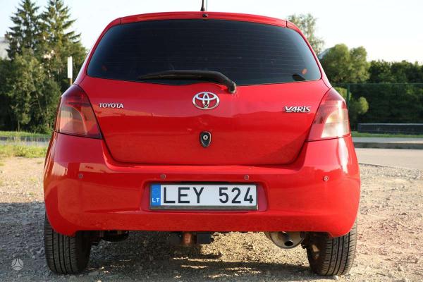 Sarkans Toyota Yaris 2008 Kauņa, ar dzinēja tilpumu 1.30 L un nobraukumu 262 tūkst. km par 2650 €, foto 6 vietnē AUTOMOTO.COM.LV