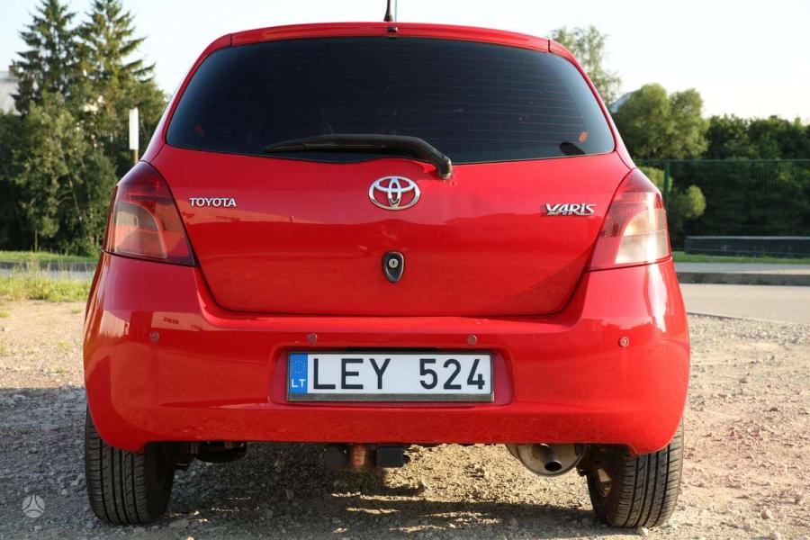 Red Toyota Yaris 2008 in Kaunas, with an engine capacity of 1.30 L and mileage of 262 thousand km for 2650 €, photo 7 on AUTOMOTO.COM.LV