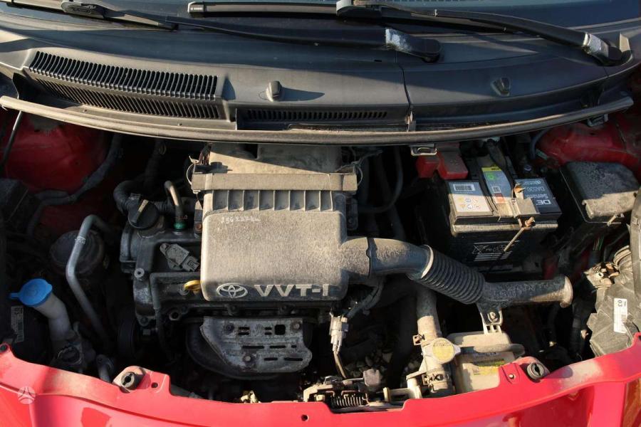 Red Toyota Yaris 2008 in Kaunas, with an engine capacity of 1.30 L and mileage of 262 thousand km for 2650 €, photo 9 on AUTOMOTO.COM.LV