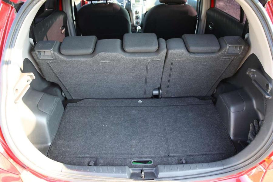 Red Toyota Yaris 2008 in Kaunas, with an engine capacity of 1.30 L and mileage of 262 thousand km for 2650 €, photo 10 on AUTOMOTO.COM.LV