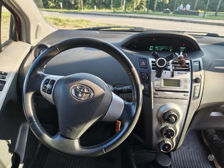 Red Toyota Yaris 2008 in Kaunas, with an engine capacity of 1.30 L and mileage of 262 thousand km for 2650 €, photo 13 on AUTOMOTO.COM.LV