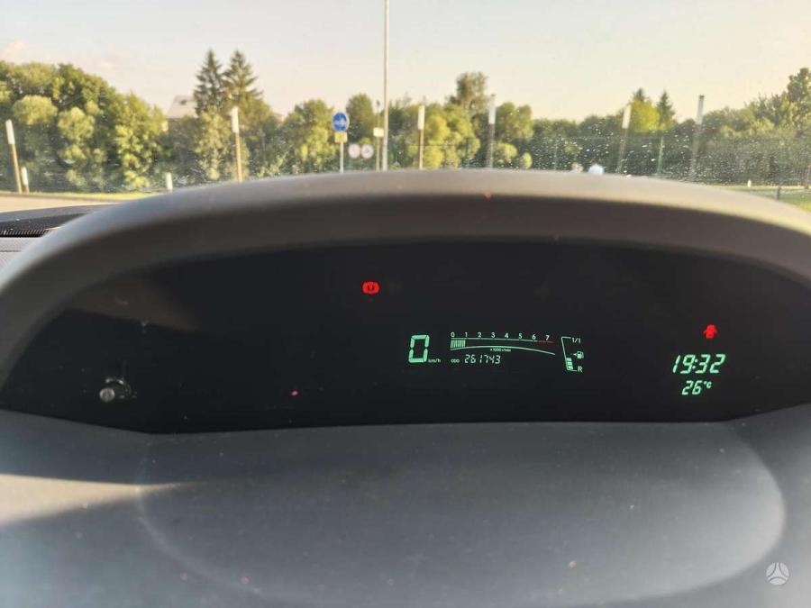Red Toyota Yaris 2008 in Kaunas, with an engine capacity of 1.30 L and mileage of 262 thousand km for 2650 €, photo 14 on AUTOMOTO.COM.LV