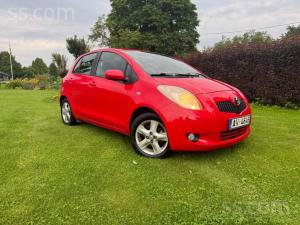 Sarkans Toyota Yaris 2008 Rīga, ar dzinēja tilpumu 1.50 L un nobraukumu 279 tūkst. km par 1510 €, foto  vietnē AUTOMOTO.COM.LV