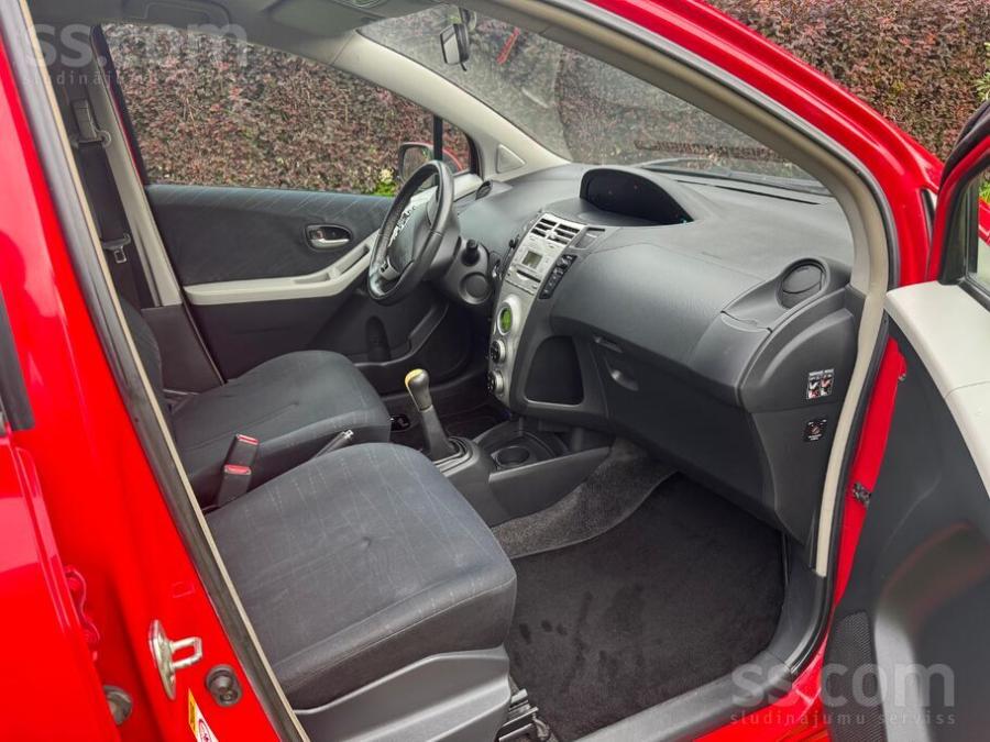 Sarkans Toyota Yaris 2008 Rīga, ar dzinēja tilpumu 1.50 L un nobraukumu 279 tūkst. km par 1510 €, foto 4 vietnē AUTOMOTO.COM.LV
