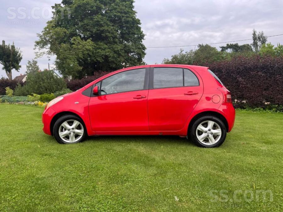 Sarkans Toyota Yaris 2008 Rīga, ar dzinēja tilpumu 1.50 L un nobraukumu 279 tūkst. km par 1510 €, foto 7 vietnē AUTOMOTO.COM.LV