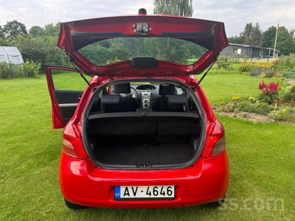 Sarkans Toyota Yaris 2008 Rīga, ar dzinēja tilpumu 1.50 L un nobraukumu 279 tūkst. km par 1510 €, foto 9 vietnē AUTOMOTO.COM.LV