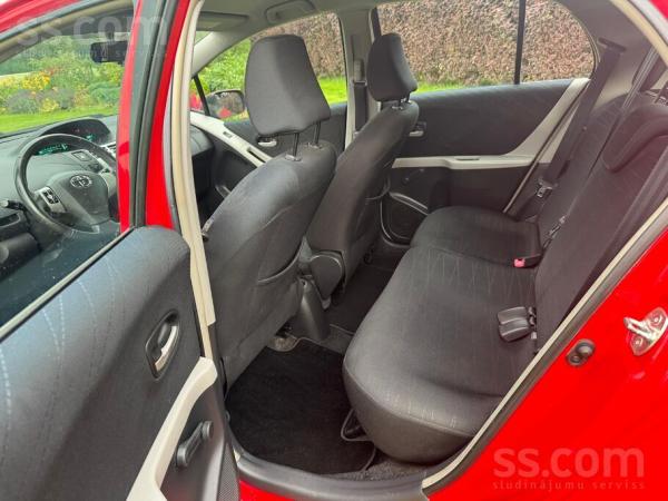 Sarkans Toyota Yaris 2008 Rīga, ar dzinēja tilpumu 1.50 L un nobraukumu 279 tūkst. km par 1510 €, foto 10 vietnē AUTOMOTO.COM.LV