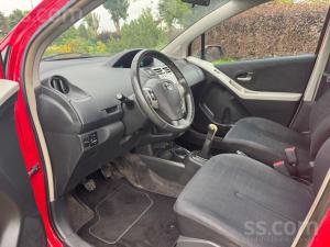 Sarkans Toyota Yaris 2008 Rīga, ar dzinēja tilpumu 1.50 L un nobraukumu 279 tūkst. km par 1510 €, foto 12 vietnē AUTOMOTO.COM.LV