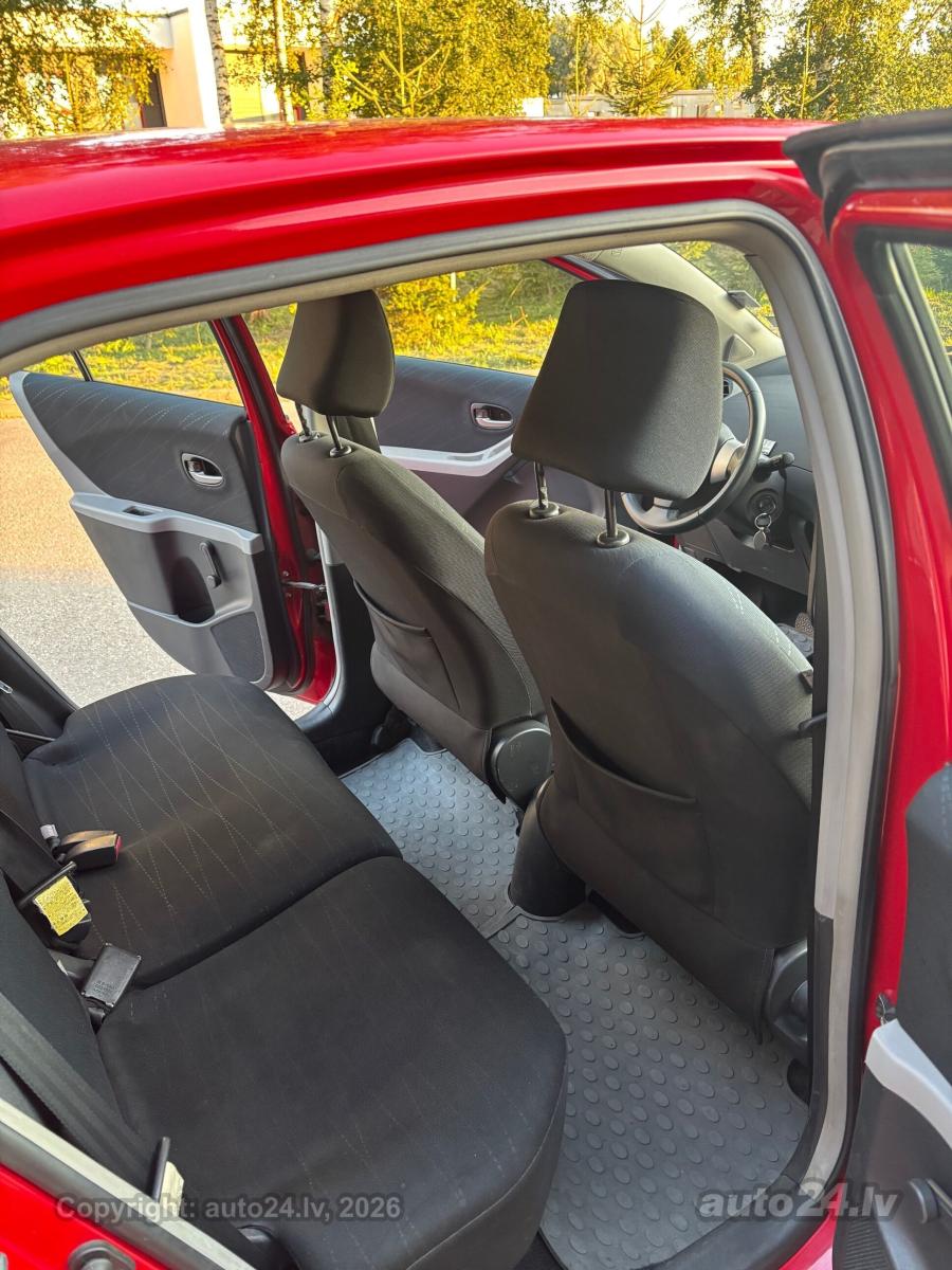 Red Toyota Yaris 2008 in Tartu, with an engine capacity of 1.30 L and mileage of 143 thousand km for 3299 €, photo 9 on AUTOMOTO.COM.LV