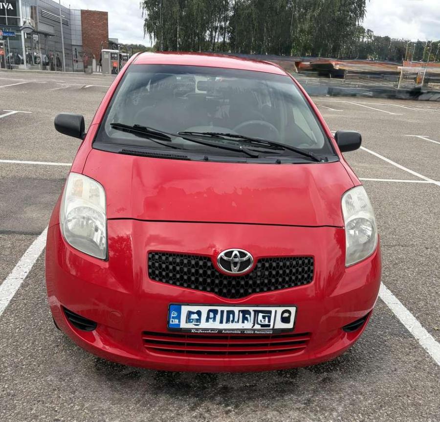 Red Toyota Yaris 2008 in Marijampole, with an engine capacity of 1.30 L and mileage of 198 thousand km for 2700 €, photo 3 on AUTOMOTO.COM.LV