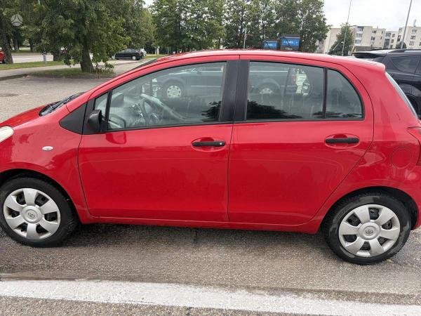 Toyota Yaris 2008 Marijampole vietnē Sarkans Toyota Yaris 2008 Marijampole, ar dzinēja tilpumu 1.30 L un nobraukumu 198 tūkst. km par 2700 €, foto 4 vietnē AUTOMOTO.COM.LV