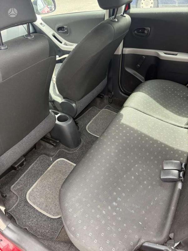 Toyota Yaris 2008 Marijampole vietnē Sarkans Toyota Yaris 2008 Marijampole, ar dzinēja tilpumu 1.30 L un nobraukumu 198 tūkst. km par 2700 €, foto 10 vietnē AUTOMOTO.COM.LV
