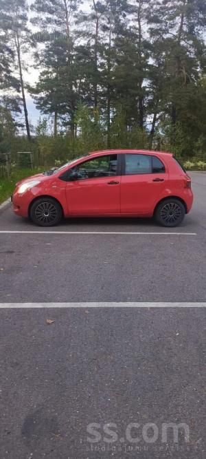 Sarkans Toyota Yaris 2008 Daugavpils, ar dzinēja tilpumu 1.40 L un nobraukumu 222 tūkst. km par 2300 €, foto 4 vietnē AUTOMOTO.COM.LV