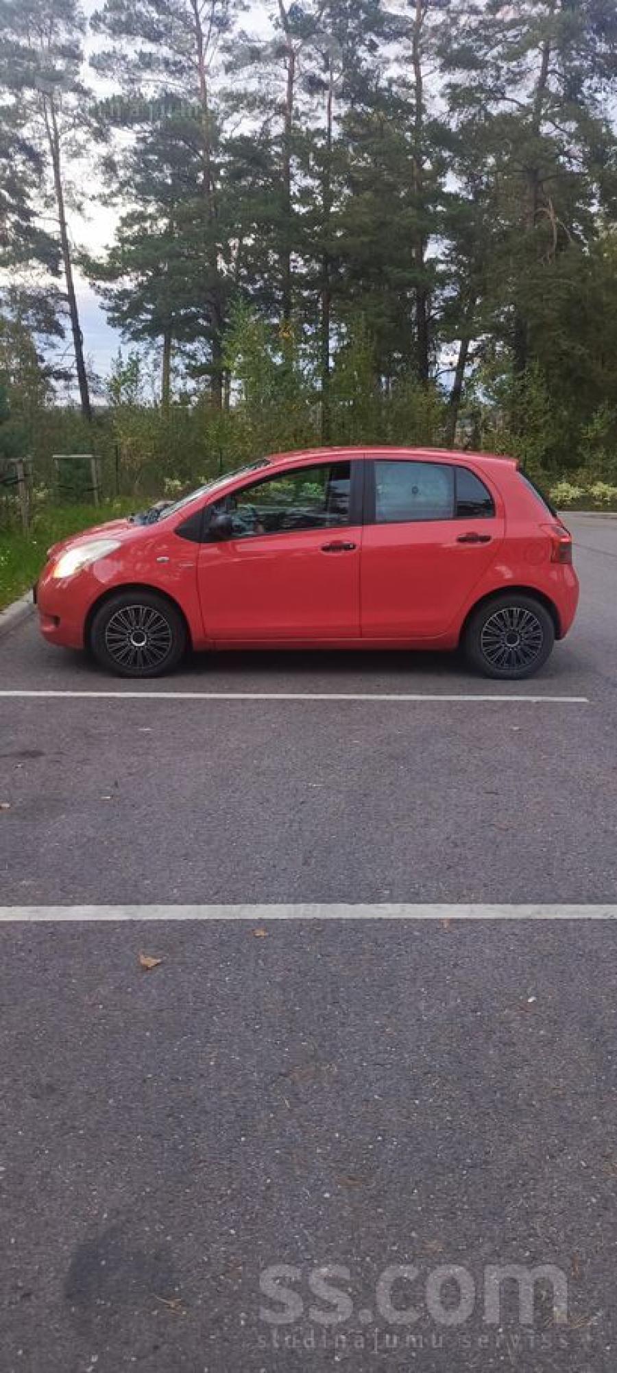 Sarkans Toyota Yaris 2008 Daugavpils, ar dzinēja tilpumu 1.40 L un nobraukumu 222 tūkst. km par 2300 €, foto 4 vietnē AUTOMOTO.COM.LV