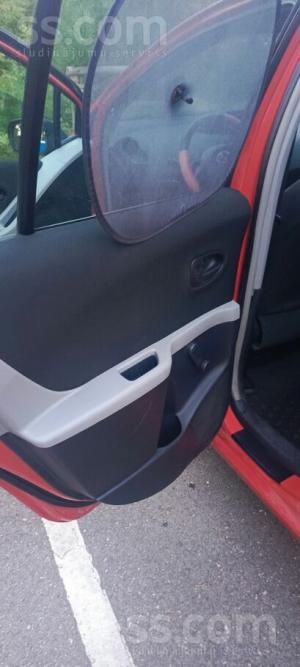 Sarkans Toyota Yaris 2008 Daugavpils, ar dzinēja tilpumu 1.40 L un nobraukumu 222 tūkst. km par 2300 €, foto 6 vietnē AUTOMOTO.COM.LV