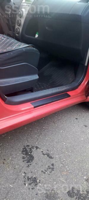 Sarkans Toyota Yaris 2008 Daugavpils, ar dzinēja tilpumu 1.40 L un nobraukumu 222 tūkst. km par 2300 €, foto 8 vietnē AUTOMOTO.COM.LV