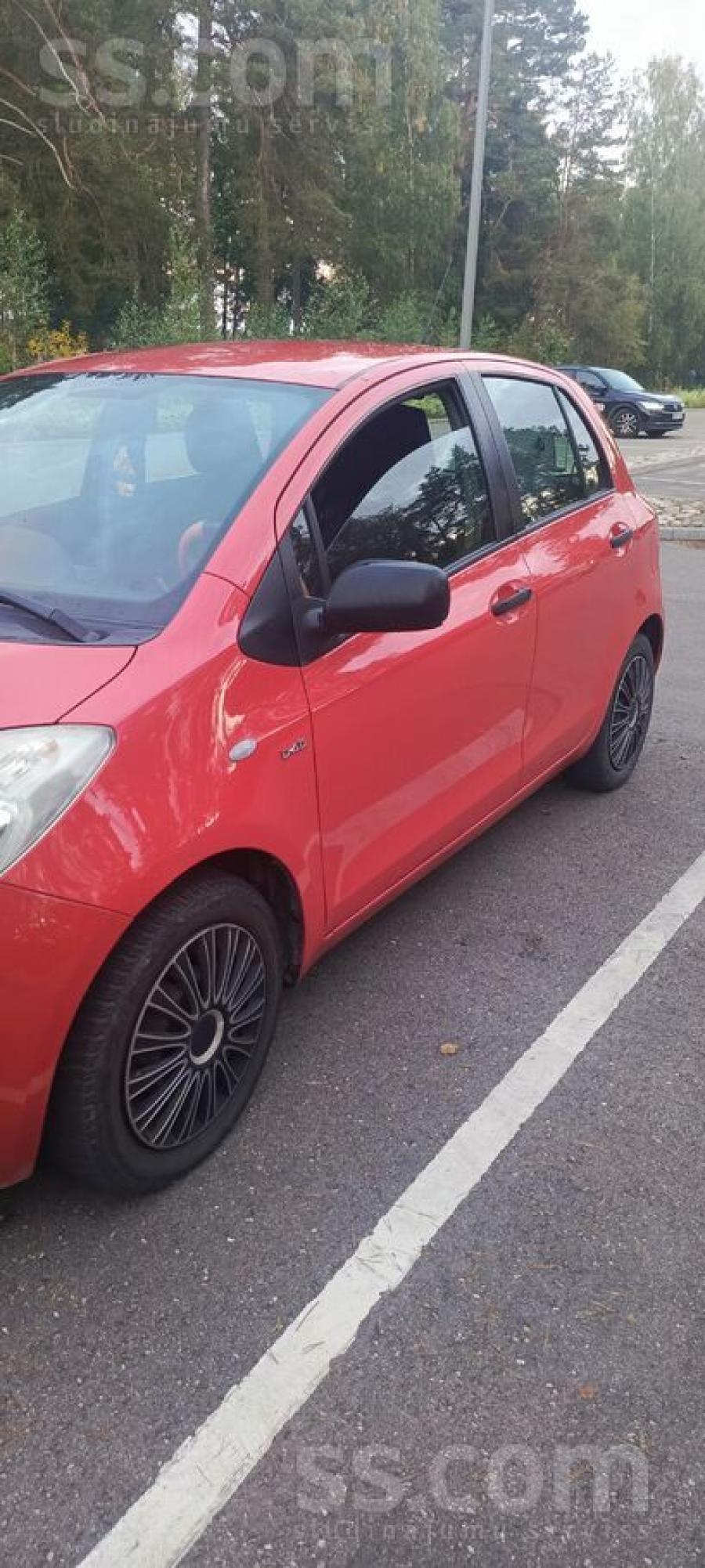 Sarkans Toyota Yaris 2008 Daugavpils, ar dzinēja tilpumu 1.40 L un nobraukumu 222 tūkst. km par 2300 €, foto 10 vietnē AUTOMOTO.COM.LV