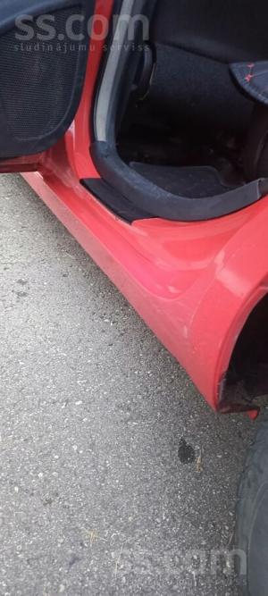 Sarkans Toyota Yaris 2008 Daugavpils, ar dzinēja tilpumu 1.40 L un nobraukumu 222 tūkst. km par 2300 €, foto 12 vietnē AUTOMOTO.COM.LV