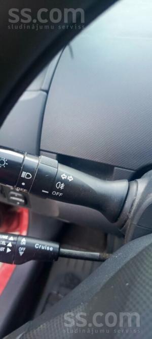 Sarkans Toyota Yaris 2008 Daugavpils, ar dzinēja tilpumu 1.40 L un nobraukumu 222 tūkst. km par 2300 €, foto 13 vietnē AUTOMOTO.COM.LV