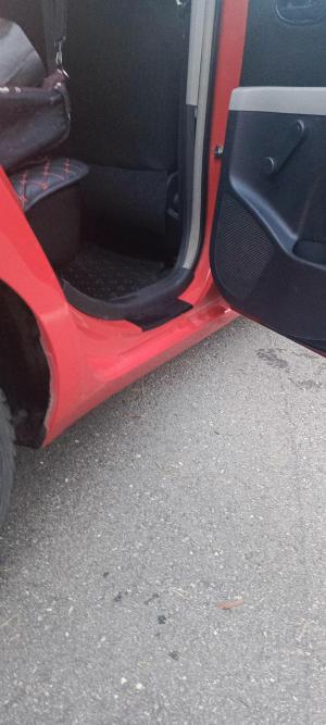 Red Toyota Yaris 2008 in Kraslava, with an engine capacity of 1.40 L and mileage of 221 thousand km for 2150 €, photo 12 on AUTOMOTO.COM.LV