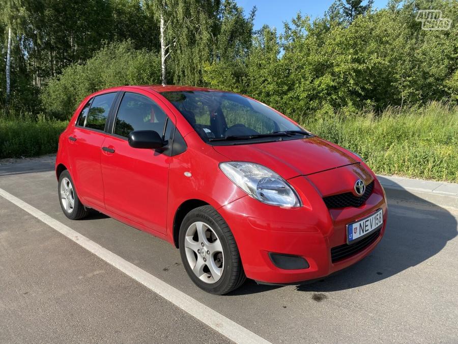Sarkans Toyota Yaris 2009 Alīta, ar dzinēja tilpumu 1.40 L un nobraukumu 291 tūkst. km par 2000 €, foto 1 vietnē AUTOMOTO.COM.LV