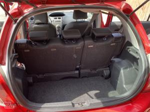 Sarkans Toyota Yaris 2009 Alīta, ar dzinēja tilpumu 1.40 L un nobraukumu 291 tūkst. km par 2000 €, foto 7 vietnē AUTOMOTO.COM.LV