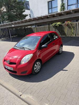 Sarkans Toyota Yaris 2009 Viļņa, ar dzinēja tilpumu 1.33 L un nobraukumu 240 tūkst. km par 1999 €, foto  vietnē AUTOMOTO.COM.LV