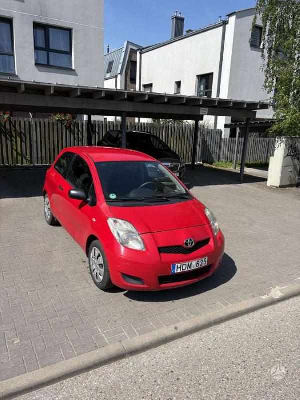 Sarkans Toyota Yaris 2009 Viļņa, ar dzinēja tilpumu 1.33 L un nobraukumu 240 tūkst. km par 1999 €, foto 3 vietnē AUTOMOTO.COM.LV
