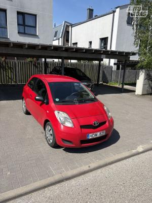 Red Toyota Yaris 2009 in Vilnius, with an engine capacity of 1.30 L and mileage of 240 thousand km for 1799 €, photo 4 on AUTOMOTO.COM.LV