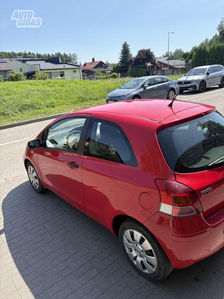 Red Toyota Yaris 2009 in Vilnius, with an engine capacity of 1.30 L and mileage of 240 thousand km for 1799 €, photo 5 on AUTOMOTO.COM.LV