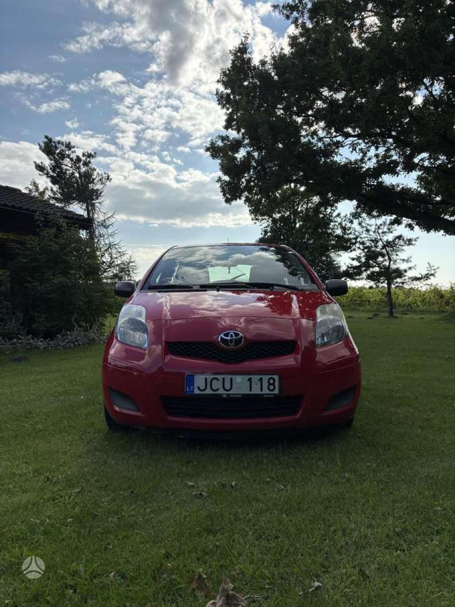 Red Toyota Yaris 2009 in Klaipeda, with an engine capacity of 1.33 L and mileage of 234 thousand km for 1500 €, photo 1 on AUTOMOTO.COM.LV