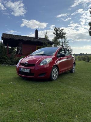Red Toyota Yaris 2009 in Klaipeda, with an engine capacity of 1.33 L and mileage of 234 thousand km for 1500 €, photo 3 on AUTOMOTO.COM.LV