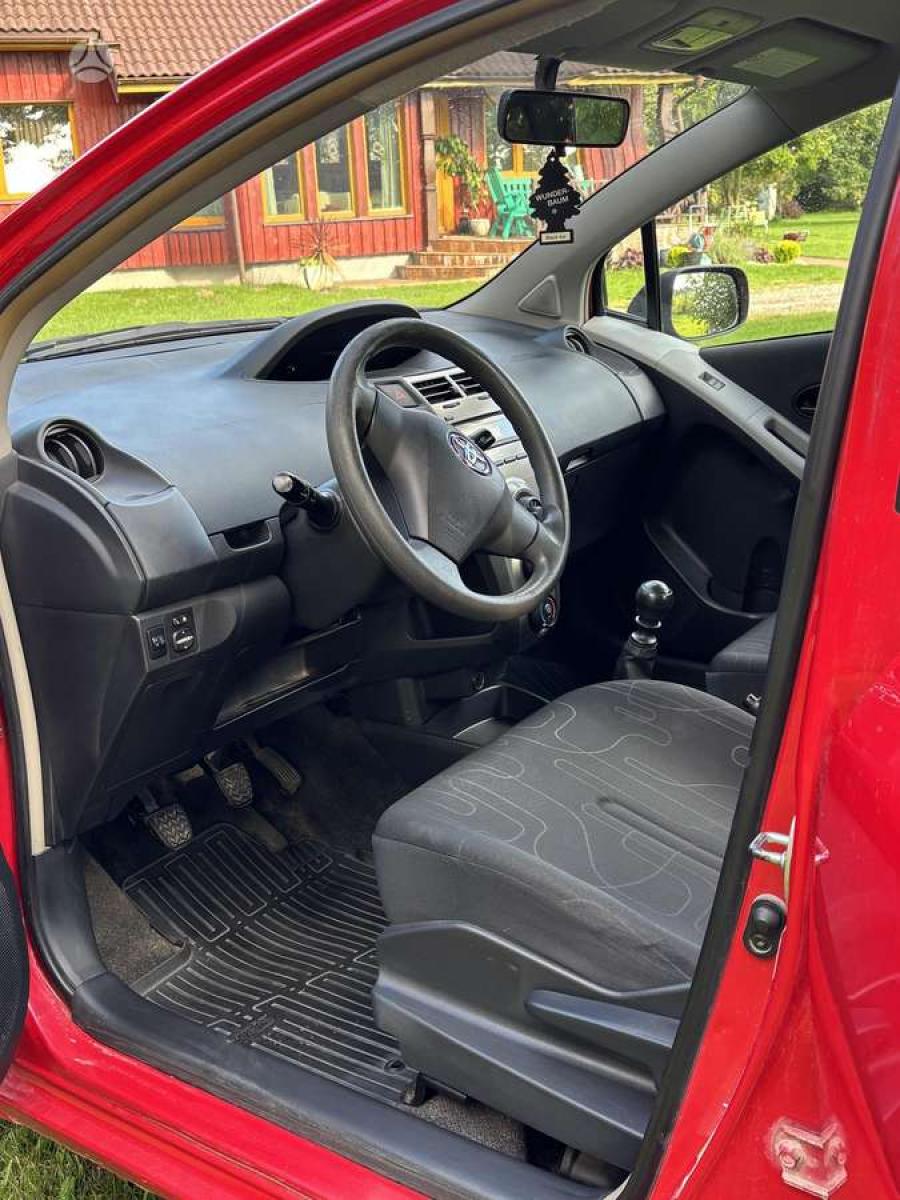 Red Toyota Yaris 2009 in Klaipeda, with an engine capacity of 1.33 L and mileage of 234 thousand km for 1500 €, photo 15 on AUTOMOTO.COM.LV